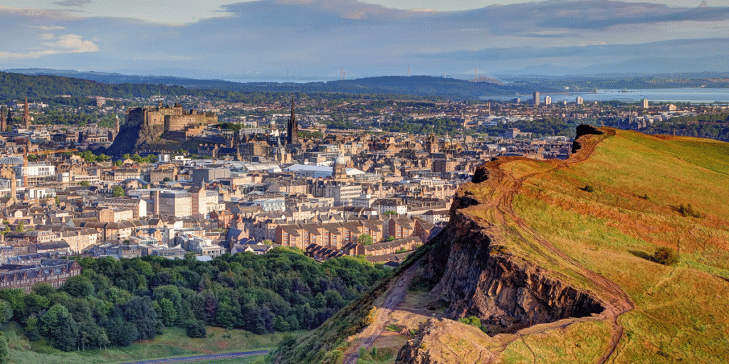 Top Tourist Attractions in Edinburgh 2025 – Must-See Sights & Things to Do