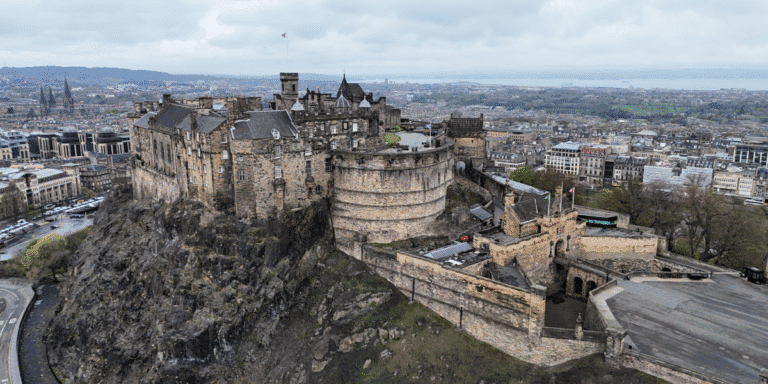 Top Tourist Attractions in Edinburgh 2025 – Must-See Sights & Things to Do